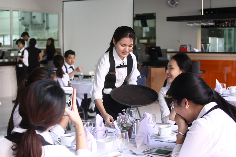 Manajemen Restoran: Kunci Sukses dalam Bisnis Kuliner - Universitas Ciputra