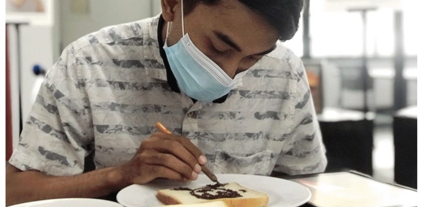 Lukis Wajah dengan Meses dan Roti. Jawa Pos.17 September 2021.Hal.15 ...