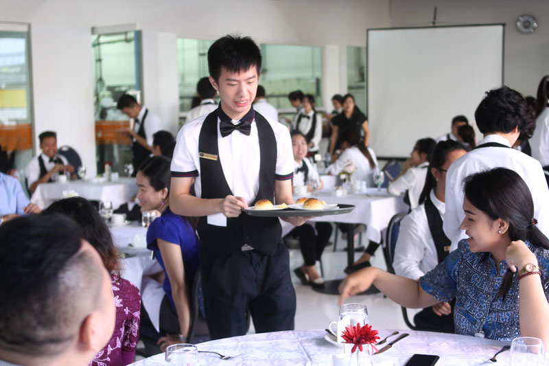 Panduan Pengembangan Model Bisnis bagi Wirausahawan – School of ... Panduan Pengembangan Model Bisnis bagi Wirausahawan – School of ...